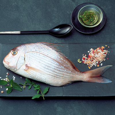 Dorade Royal ausgenommen mit Kopf frisch 400-600g